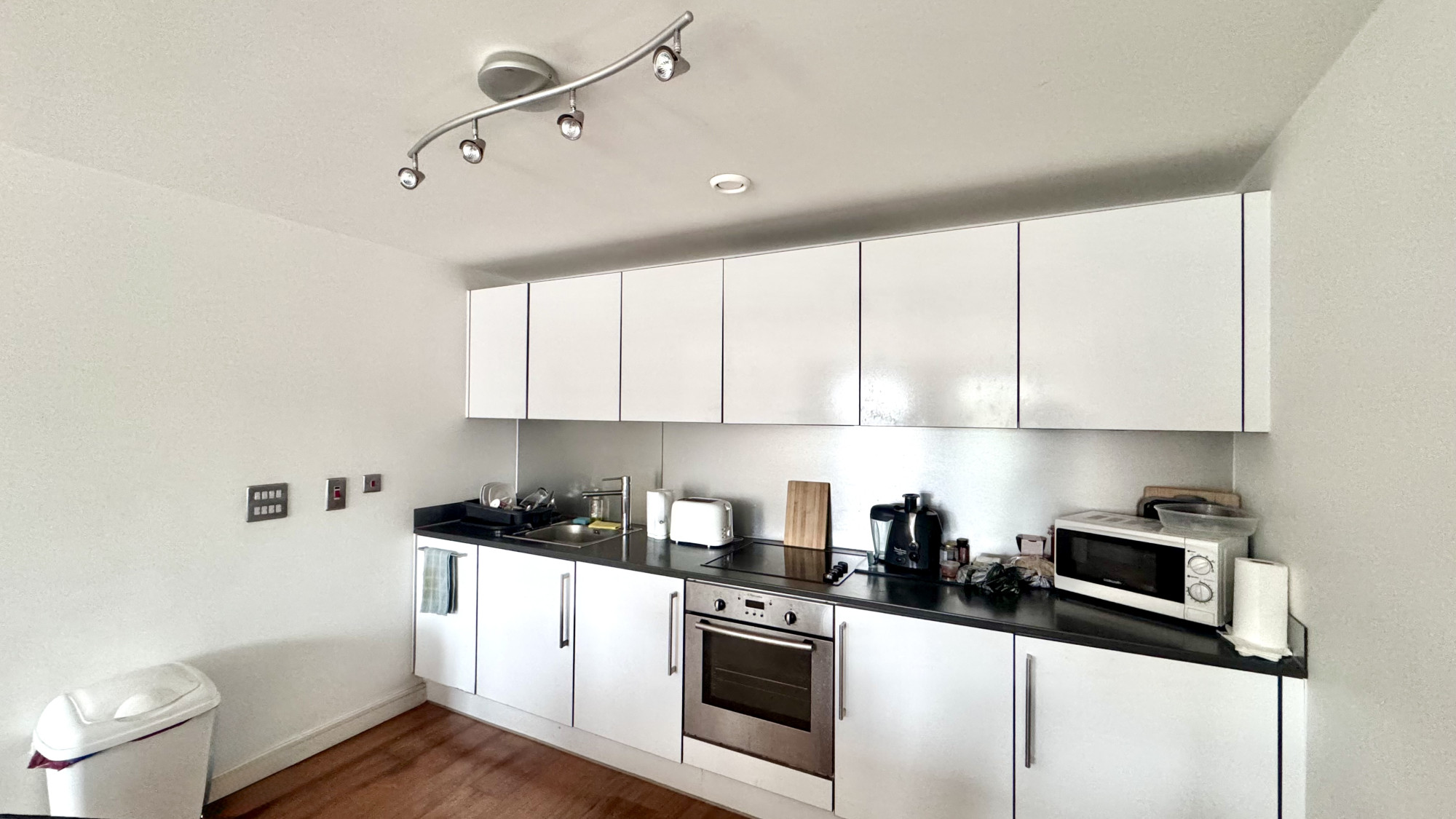 1 Bed Flat 26 High Street Slough SL1 - Galaxy Real Estate